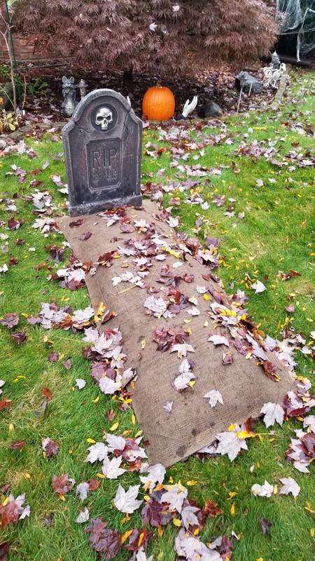 Haunted Living 60-in Freestanding Grave Digger Door Decoration in the ...