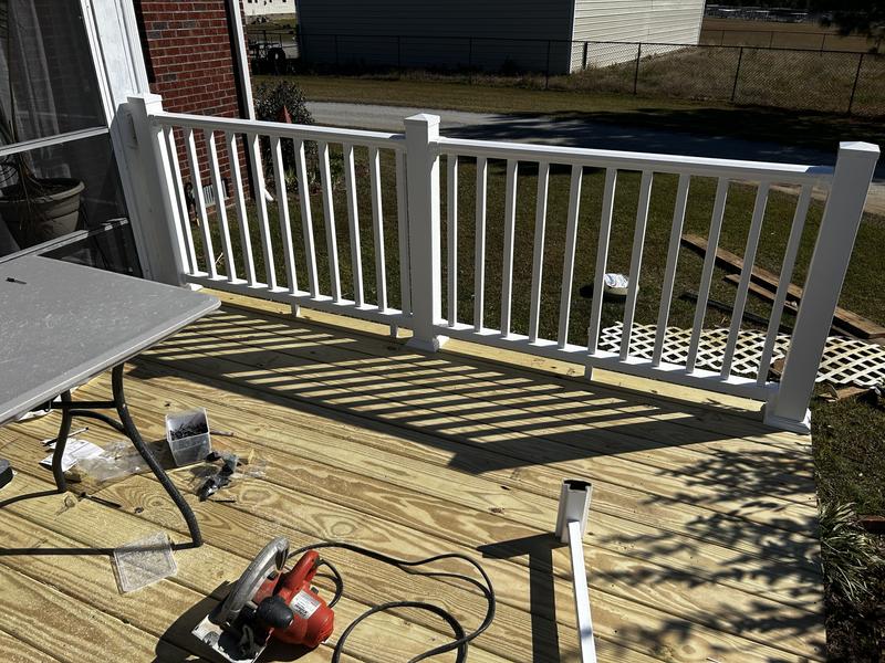 Freedom Camden Pre-assembled 6-ft x 36-in White Composite Deck Rail Kit ...