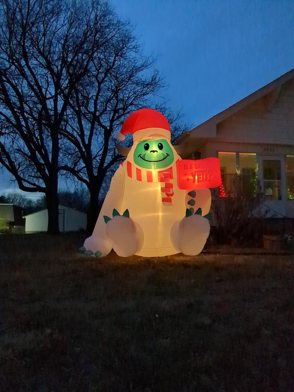 Holiday Living 9.51-ft Lighted Yeti Christmas Inflatable in the ...