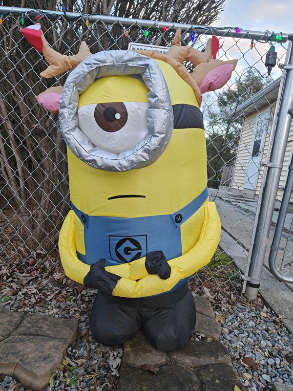 Universal Despicable Me 3.5-ft Lighted Universal Pictures Minion Stuart ...