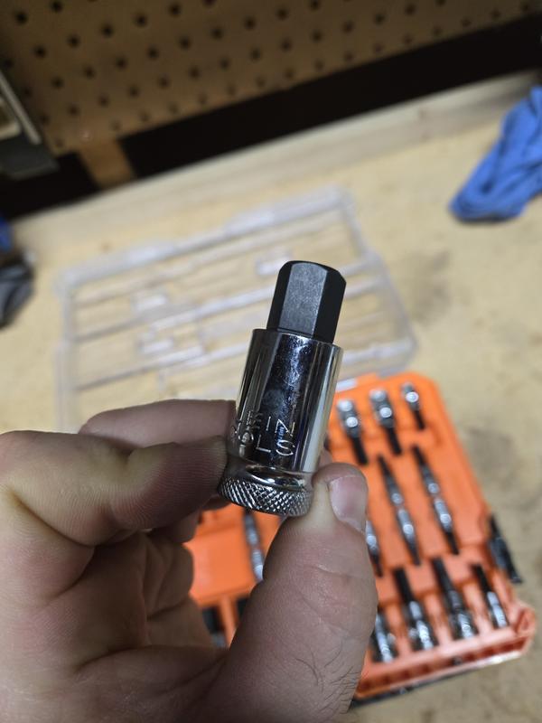 Klein Tools Knurled Hex Bit Socket Set, SAE and Metric, 32-Piece in the ...