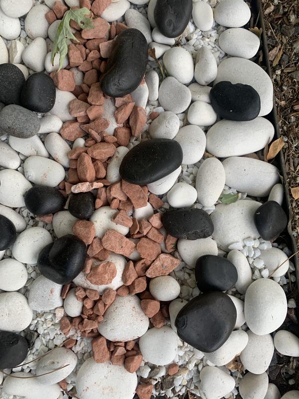 Permagreen 0.5-cu ft 45-lb Red Garden Rock (0.5- 3-in Rock Size) 381376 ...