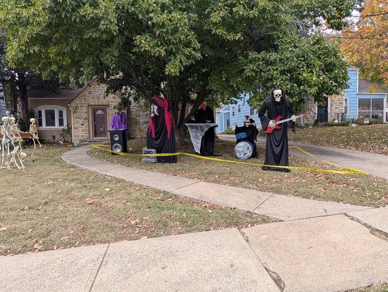 Haunted Living 6-ft Bluetooth Reaper Band LED Keyboard Player ...