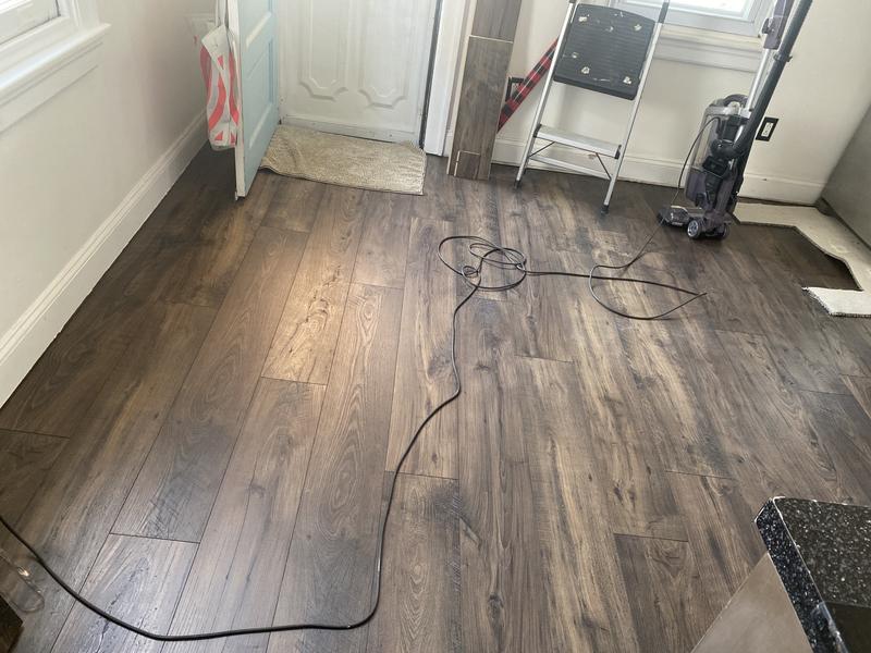 Pergo Portfolio + WetProtect Rustic Smoked Chestnut 10-mm T x 7-1/2-in ...
