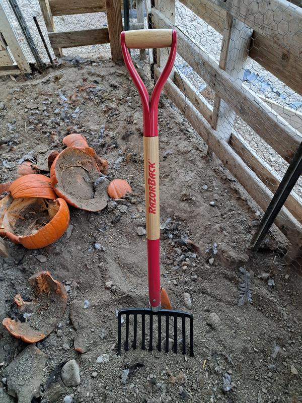 Razor-Back 30-in L Wood-Handle Steel Mulch Fork 76107 at Lowes.com