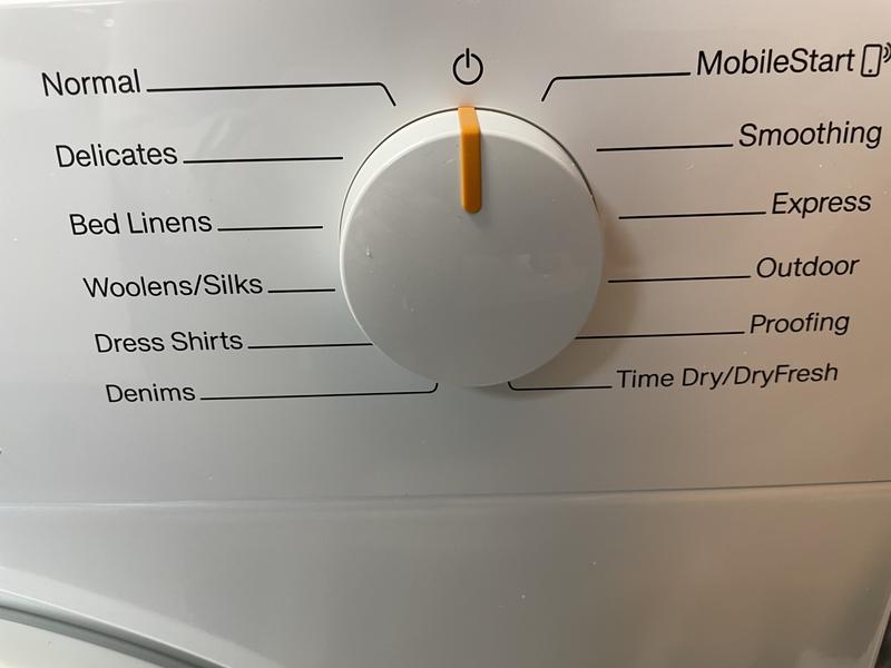 Miele W1 Series 2.26-cu ft High Efficiency Stackable Steam Cycle Smart ...