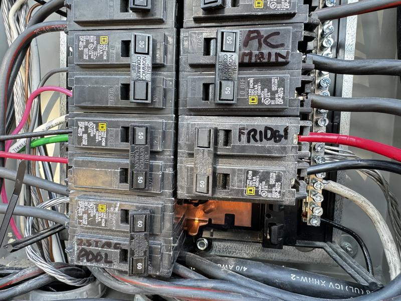 Square D Homeline 60-amp 2-Pole Standard Trip Circuit Breaker HOM260CP at Lowes.com