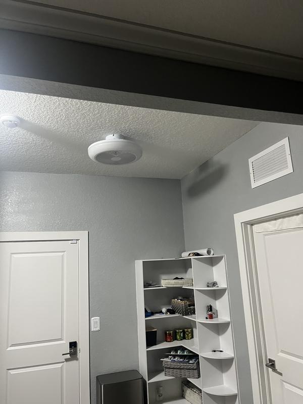 Harbor Breeze Eastland 18-in White with Clear Blades Color-Changing ...