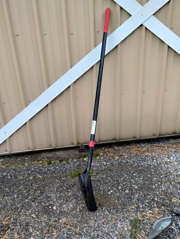 Razor-Back 54-in Fiberglass Handle Digging shovel in the Shovels ...