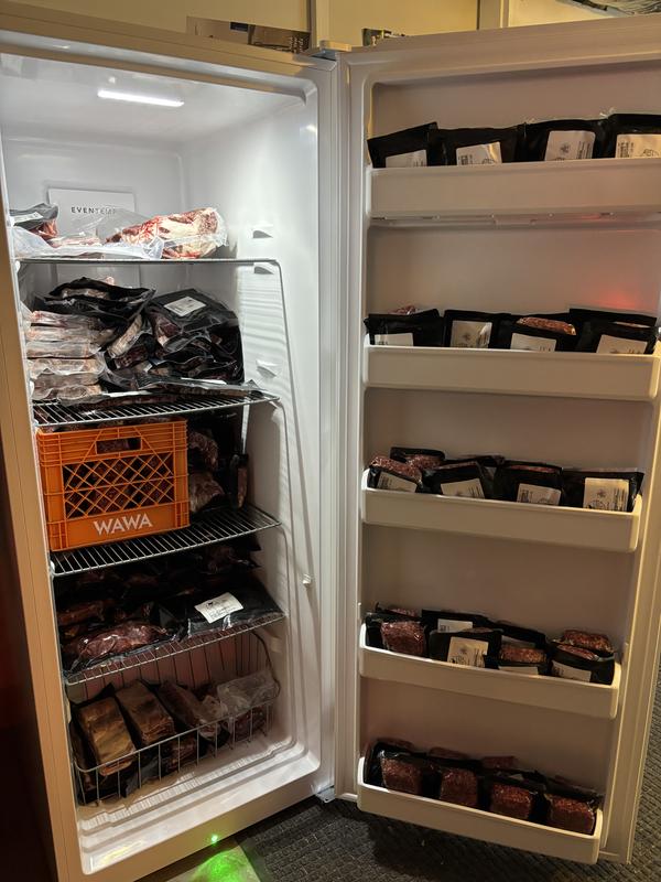 Frigidaire 18-cu ft Frost-free Upright Freezer (White) FFFU18F2VW at ...