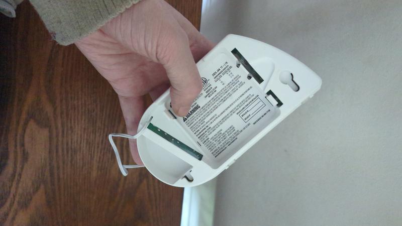 First Alert Plug-in Natural Gas, Propane and Carbon Monoxide Detector ...