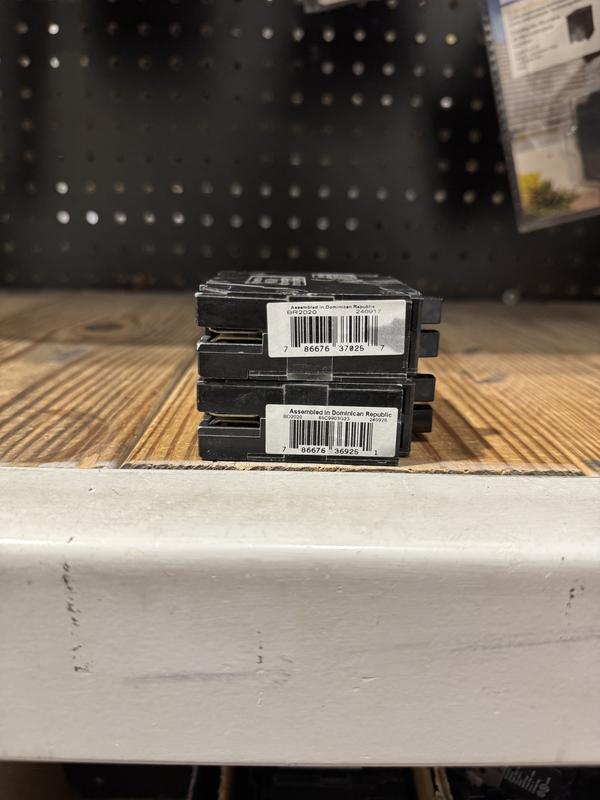 Eaton Type BR 15-amp 2-Pole Tandem Circuit Breaker BR1515 at Lowes.com