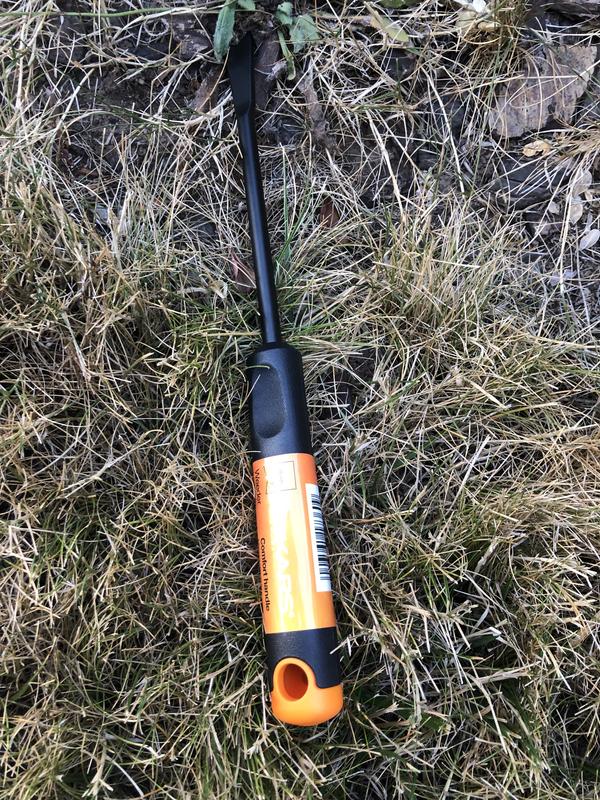 Fiskars 200S Hand Tool Weeder 373600-4001 at Lowes.com