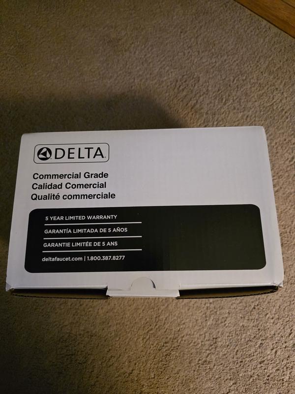 Delta Commercial Chrome 4-in centerset 2-Handle Bathroom Sink Faucet ...