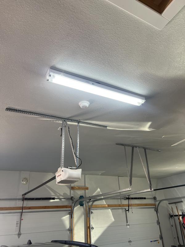 GE 32-Watt EQ T8 Daylight Medium Bi-pin (t8) Fluorescent Tube Light ...