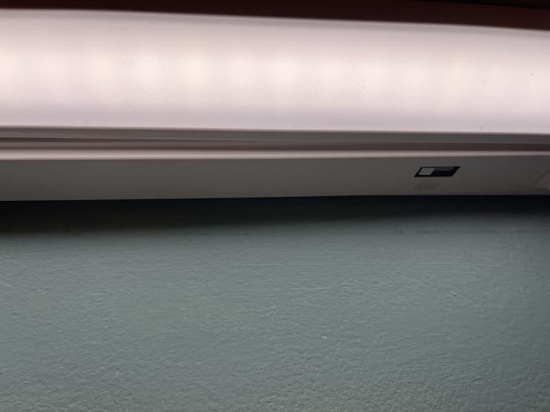 Utilitech 36-in Hardwired LED Under Cabinet Light Bar in the Under ...