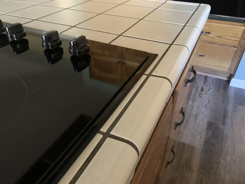 GE 30-in Gas and Electric Cooktop Filler Trim Kit (Black) JXTR32B at ...