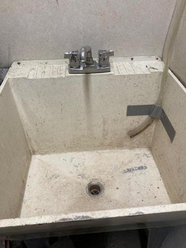 Mustee 23-in x 23.5-in 1-Basin White Freestanding Laundry Sink with ...