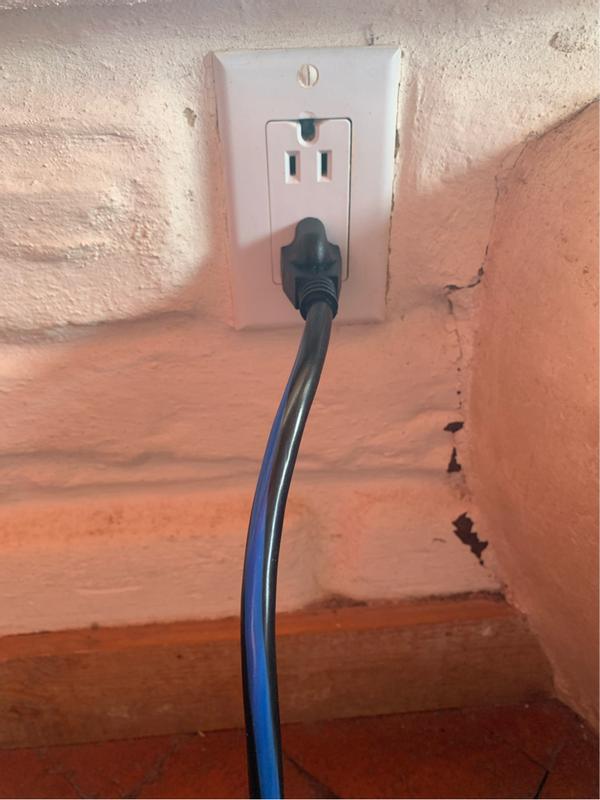 Kobalt 9-3/4-ft 10-Outlet 2-USB Ports Indoor Blue Power Strip LTS-BJ04 ...