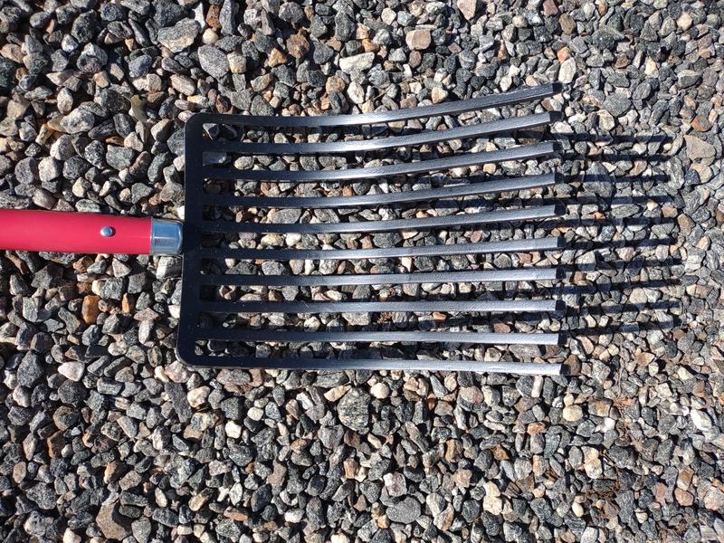 Razor-Back 30-in L Wood-Handle Steel Mulch Fork 76107 at Lowes.com