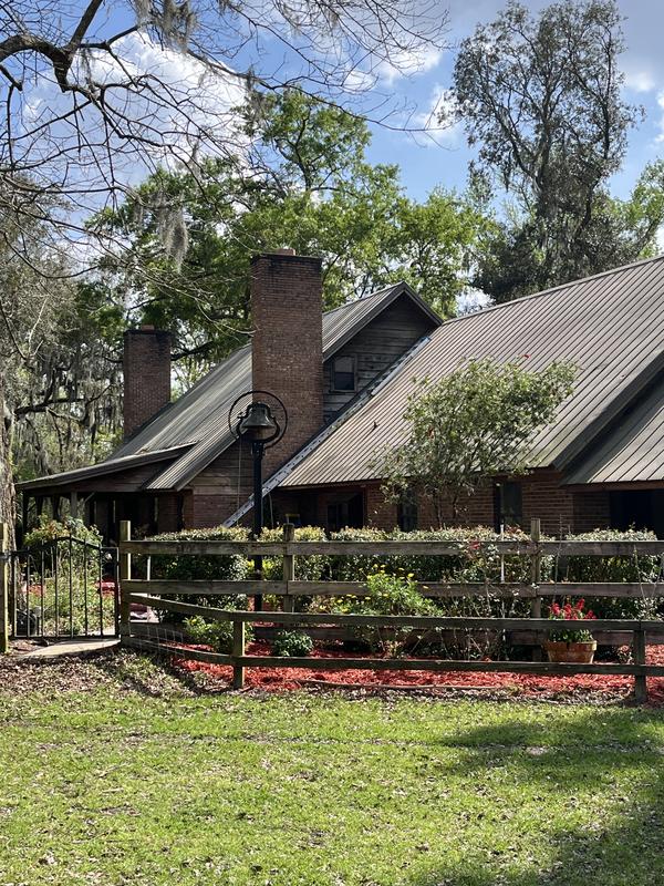 Timberline 2-cu ft Red Hardwood Mulch 52058069 at Lowes.com