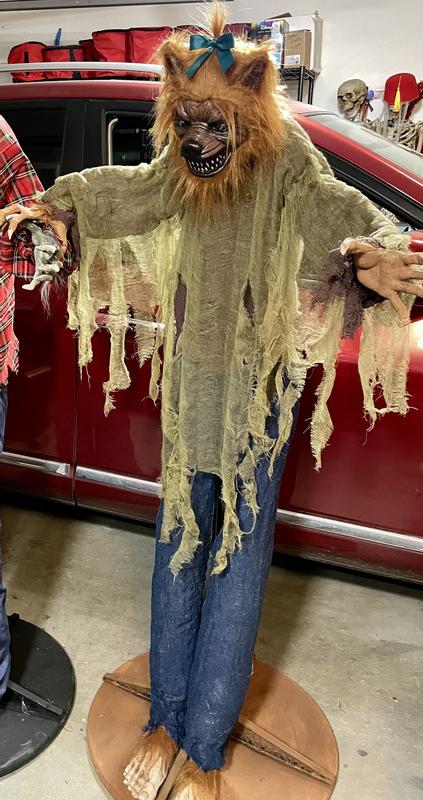Haunted Hill Farm 5.17-ft Freestanding Howling Lighted Howler Werewolf ...