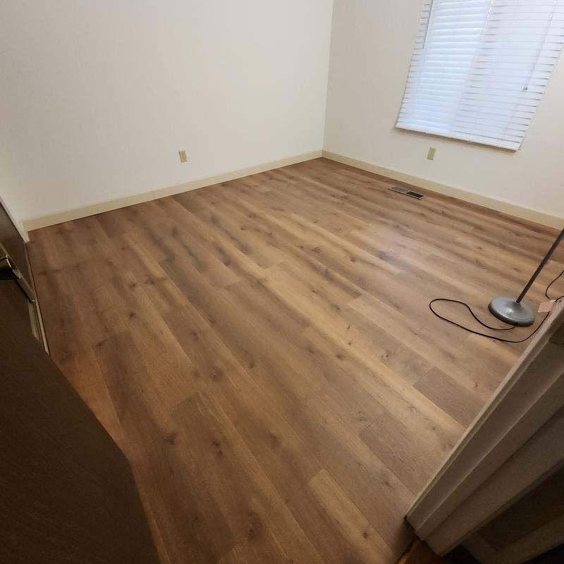 Pergo (Sample) EverCraft Denali Peak Oak Brown Waterproof Hybrid ...