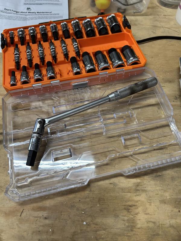 Klein Tools Knurled Hex Bit Socket Set, SAE and Metric, 32-Piece in the ...