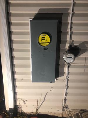 Square D 200-Amp 8-Spaces 16-Circuit Outdoor Main Breaker Meter Combo ...