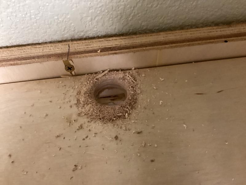 Utilitech Puck Light 3-Pack 2.75 Plug LED Under Cabinet Light Bar Light ...