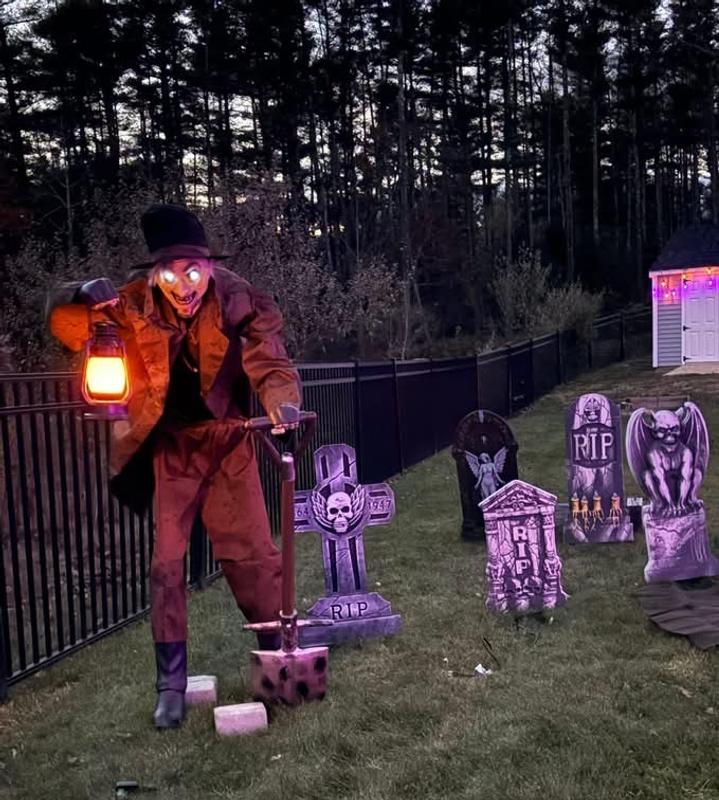 Haunted Living 6-ft Gary the Grave Digger Motion Activated Lighted ...
