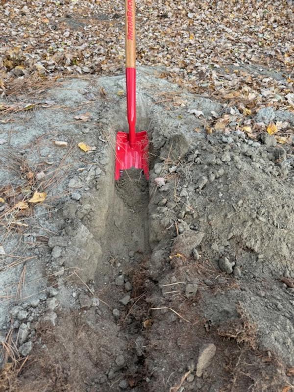Razor-Back 48-in Wood Handle Trenching spade in the Shovels & Spades ...