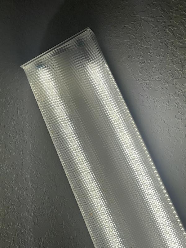 Utilitech 1-Light Cool White LED Strip Light Fixture MXL2136-L1000K8035 ...