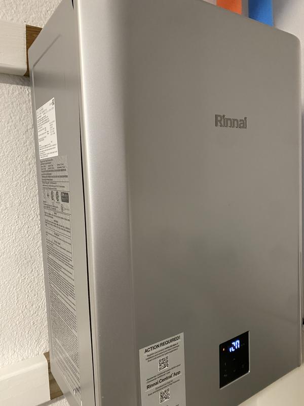 Rinnai Super High Efficiency Plus Residential 130000-BTU Exterior/Interior Tankless Water Heater ...