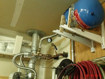 Utilitech 2-Gallon Expansion Pressure Tank in the Expansion Tanks ...