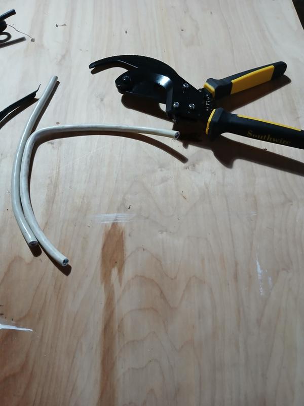 Southwire Heavy Duty Ratcheting Cable Cutter 58277740 at Lowes.com