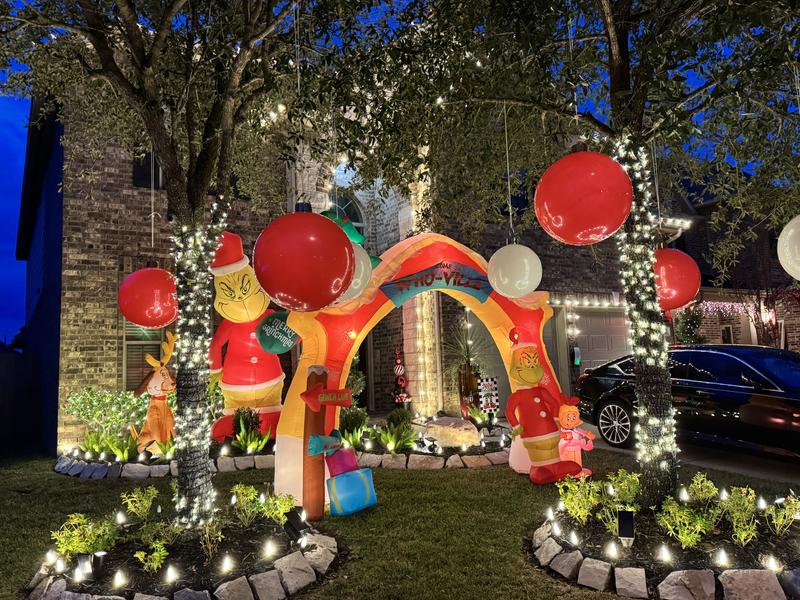Grinch 9.5-ft LED Grinch Who-ville Arch Scene Christmas Inflatable ...