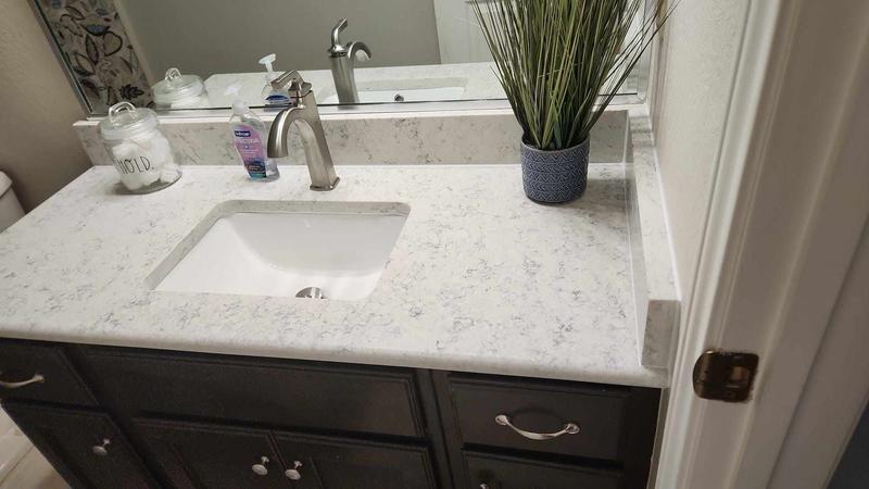 allen + roth Cosmic Vapor Quartz White Kitchen Countertop SAMPLE (4-in ...