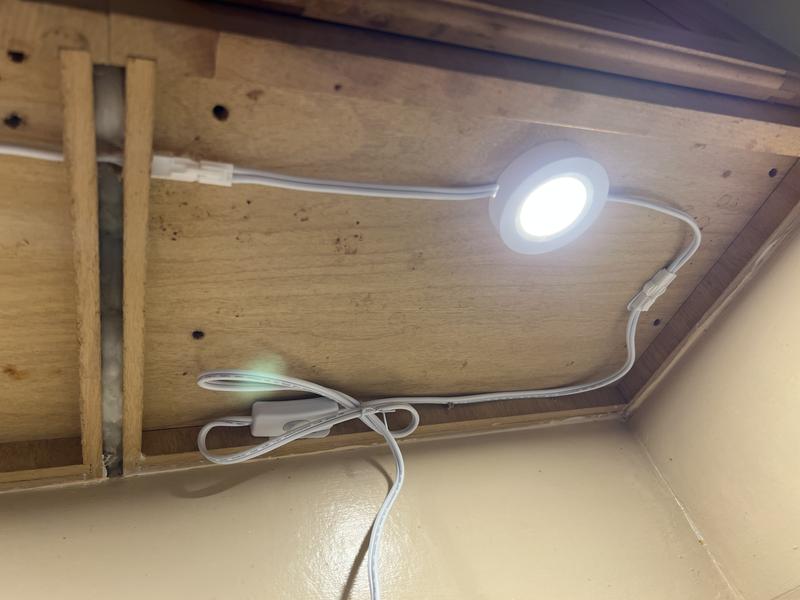 Utilitech Puck Light 3-Pack 2.75 Plug LED Under Cabinet Light Bar Light ...