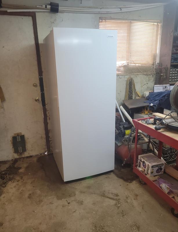Frigidaire 18-cu ft Frost-free Upright Freezer (White) FFFU18F2VW at ...