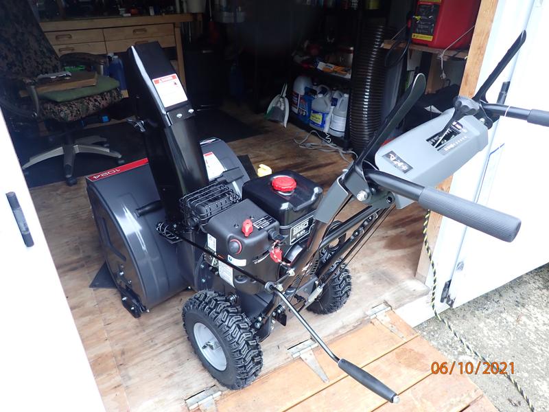 Briggs & Stratton 1024LD 24-Inches Two-stage Self-propelled Gas Snow ...