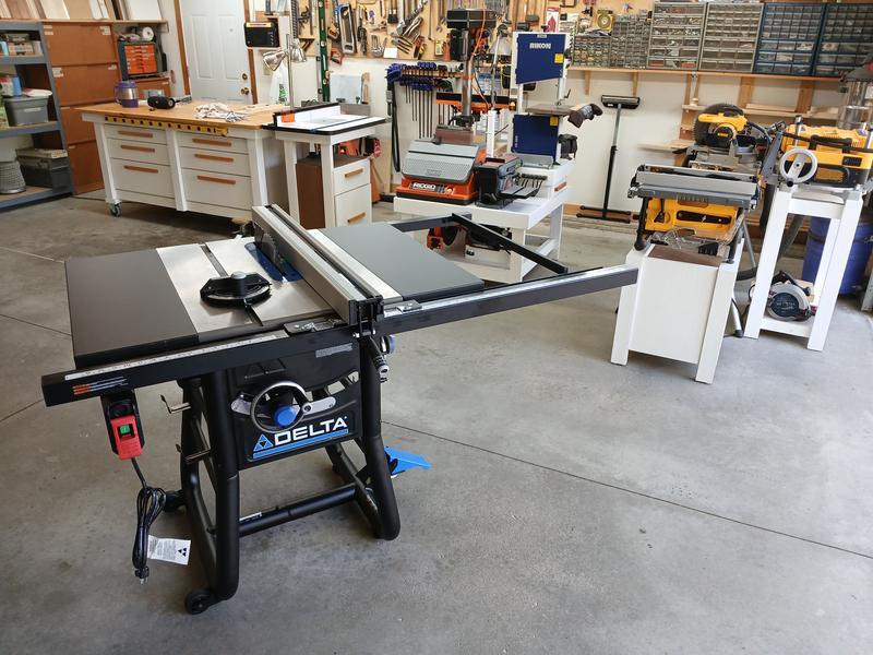 DELTA Contractor saws 10-in 15-Amp 120-Volt Corded Contractor Table Saw ...