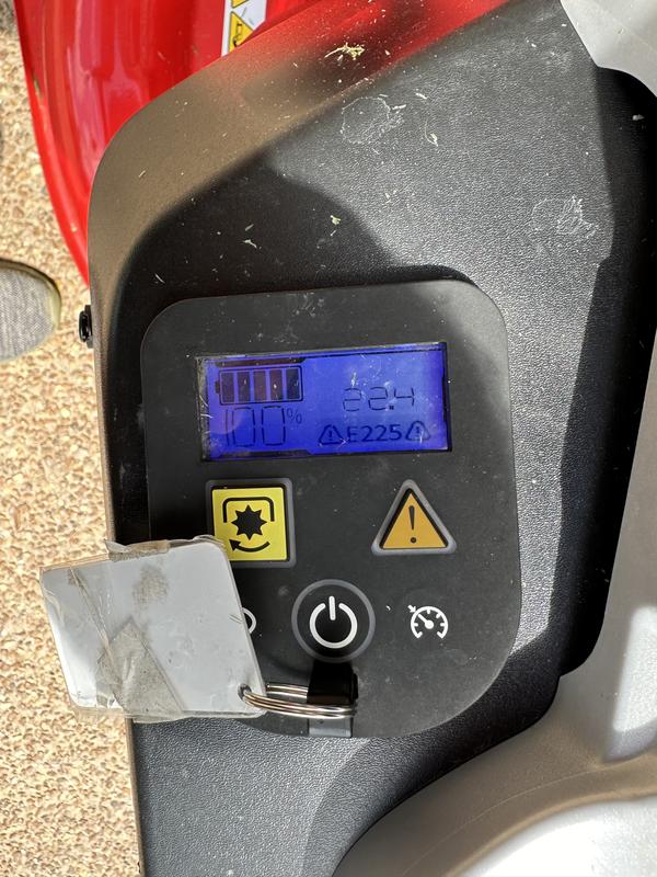 CRAFTSMAN Battery-Powered Mini Riding Mower 30-in 56-volt Lithium Ion ...