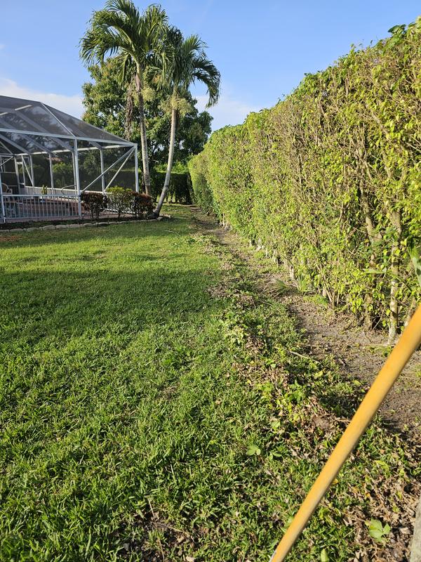 WORX Electric Trimmers 24-in Corded Electric Hedge Trimmer WG217 at ...