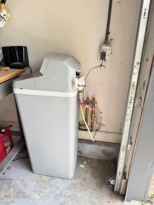 Shop Whirlpool Water Softener and Connector Bundle at Lowes.com