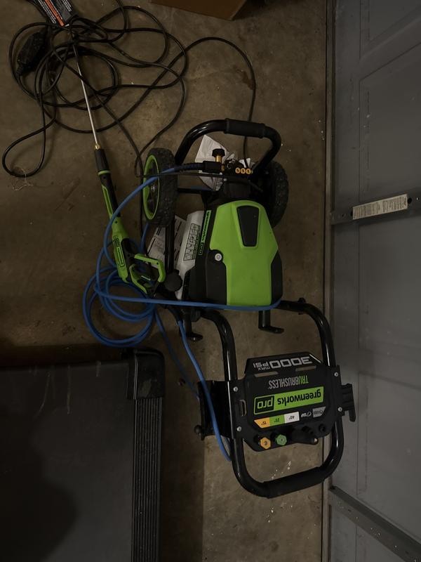 Greenworks 2200-PSI 1.2-GPM Cold Water Electric Pressure washer with 4 ...