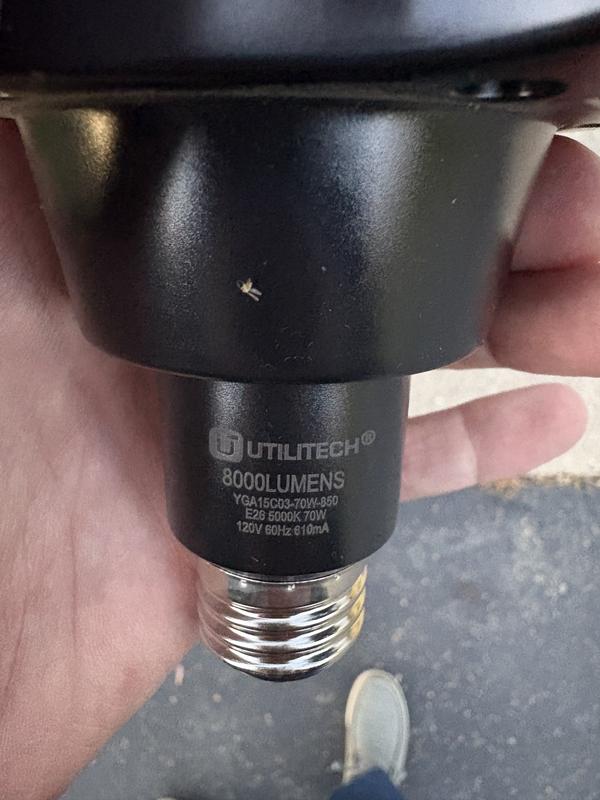 Utilitech 1-ft 3000-Lumen Black LED Diffuser Garage Shop Light (2-Pack ...