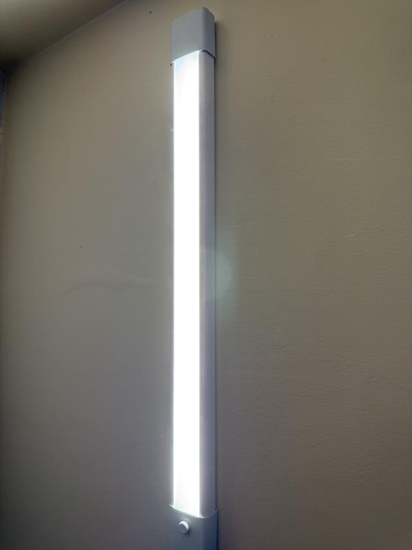 Utilitech 18-IN - Hi/Lo - Linkable Light Bar Z-UCL08G-JG18 at Lowes.com