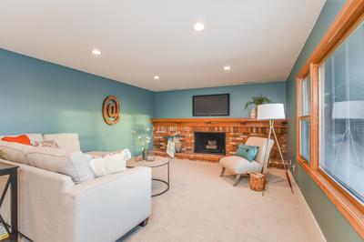 HGTV HOME by Sherwin-Williams Tree Swallow Interior Eggshell Paint ...
