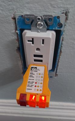 Eaton 20-Amp 125-volt Tamper Resistant Residential/Commercial Decorator ...